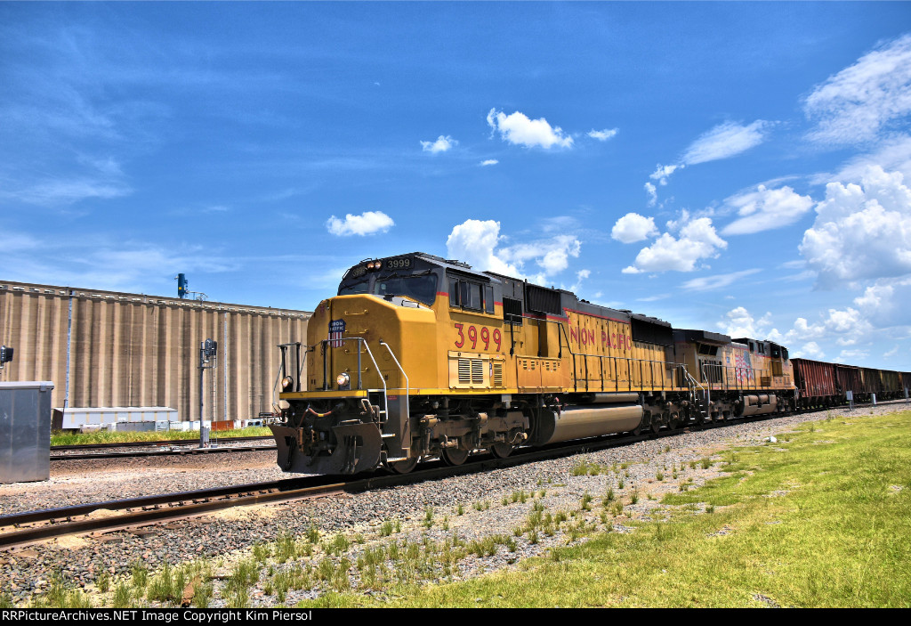 UP 3999 NB UP Duncan Sub